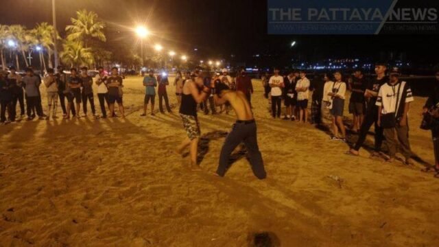 Der „Fight Club“ am Strand von Pattaya zieht die Aufmerksamkeit der ...